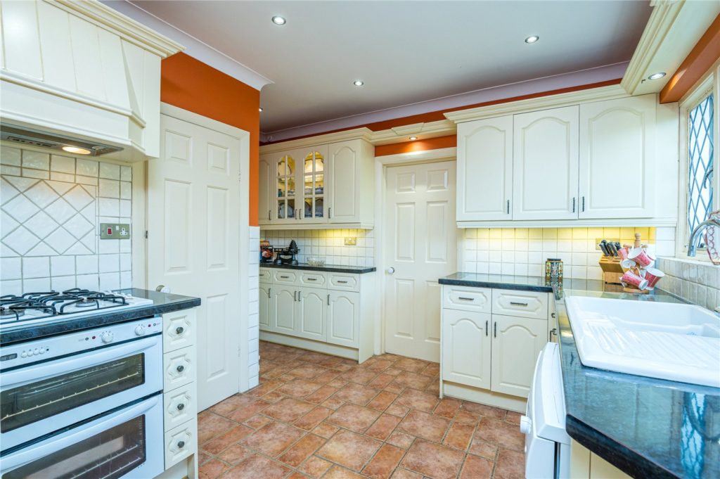 The Broadway, Thorpe Bay, SS1 3HQ | Hunt Roche